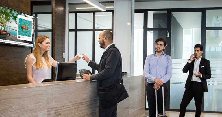 5+1 tips to improve your hotel lobby signs experience