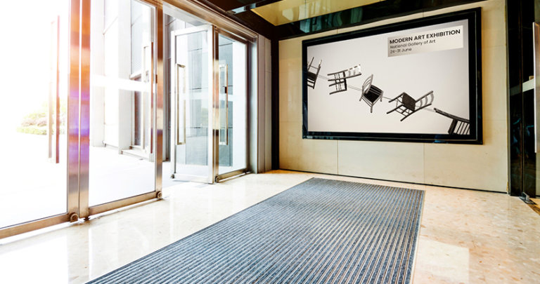 5+1 tips to improve your hotel lobby signs experience